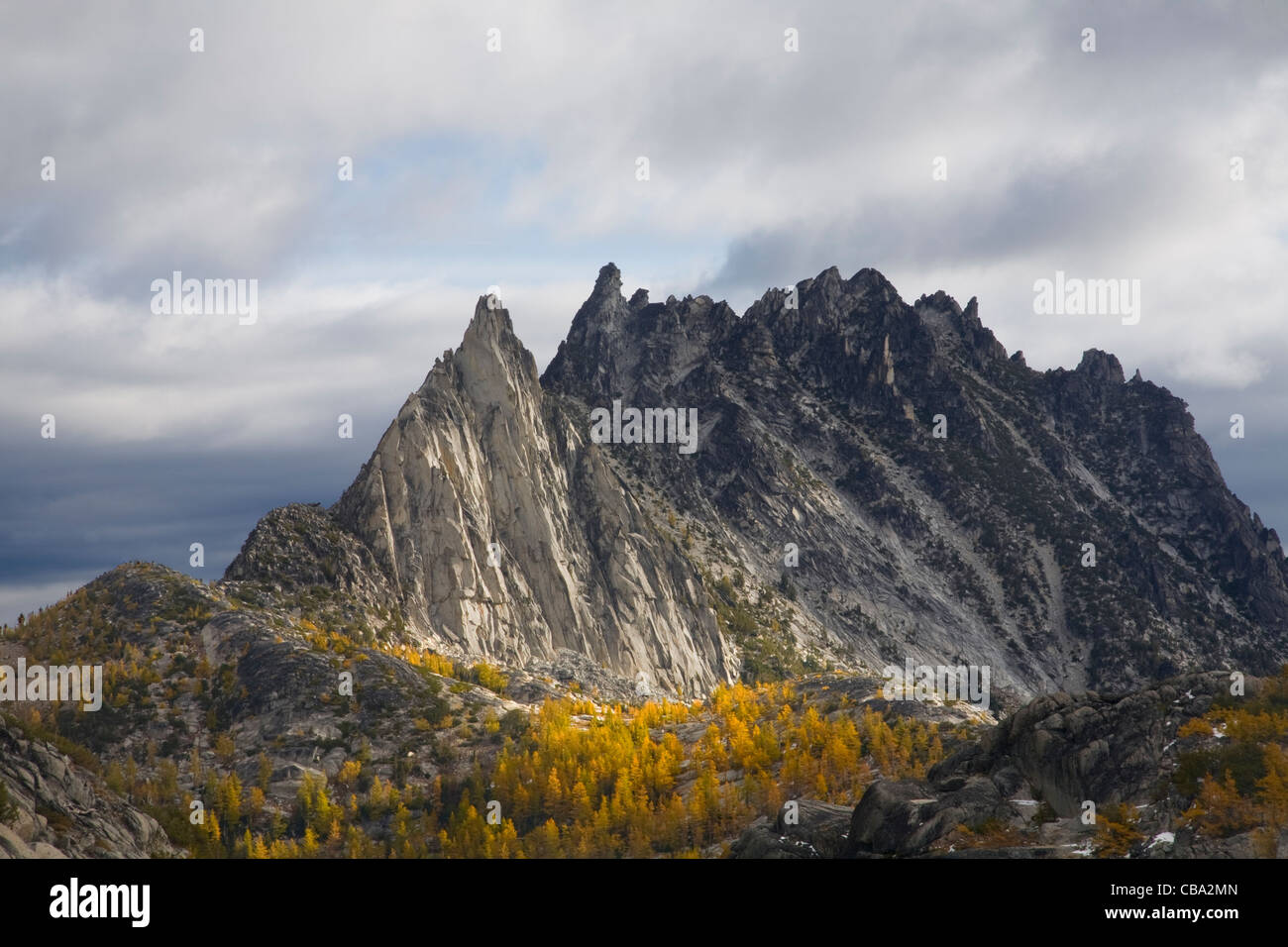 WASHINGTON - Upper Enchantment Lakes Basin with Prusik Peak and The ...