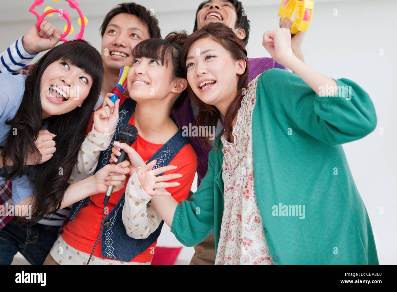 Five singing women hi-res stock photography and images - Alamy