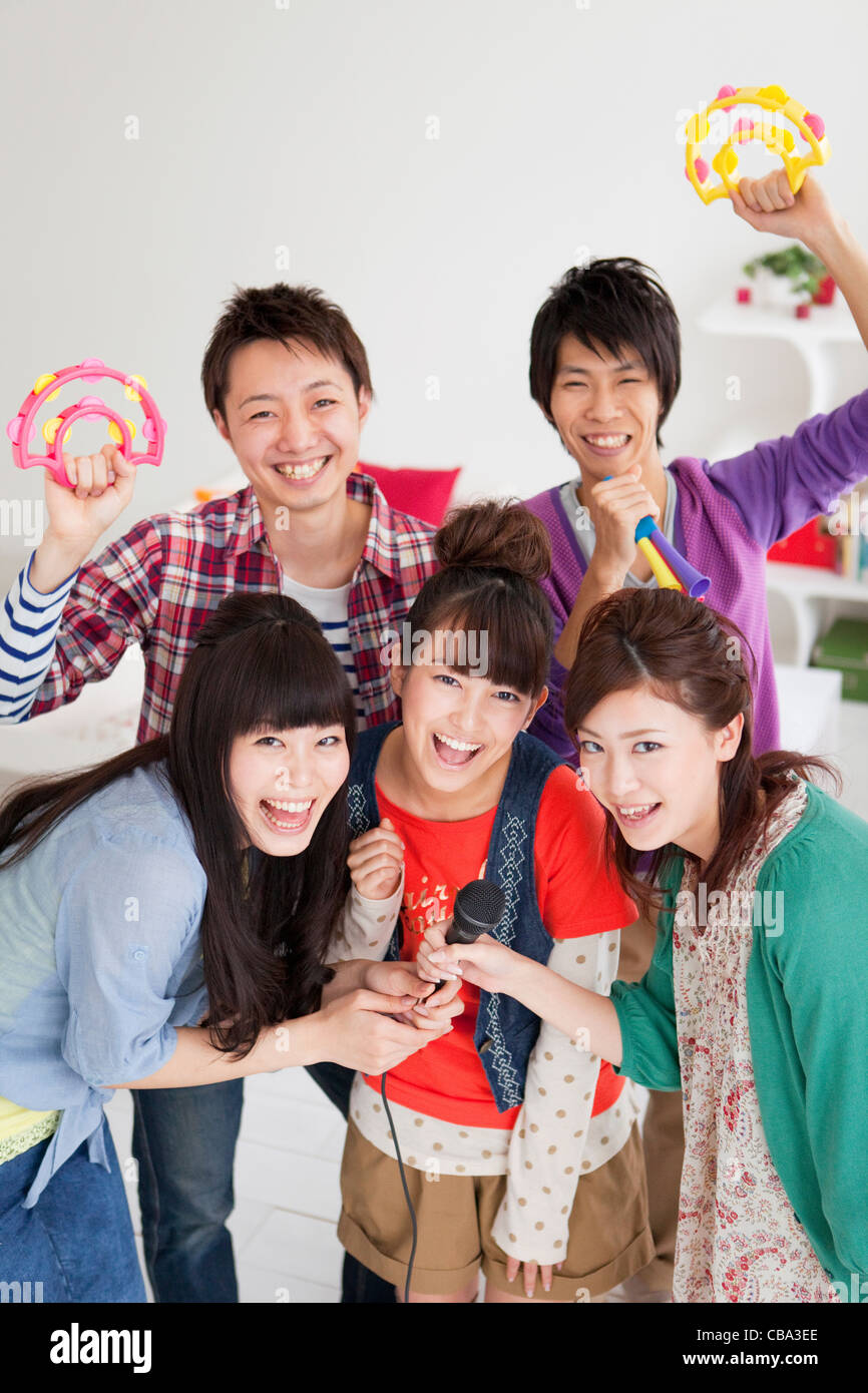 Five singing women hi-res stock photography and images - Alamy