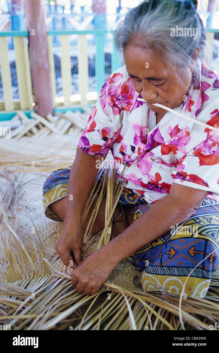 Western Samoa, Manono Island, woman weaving mat Stock Photo - Alamy