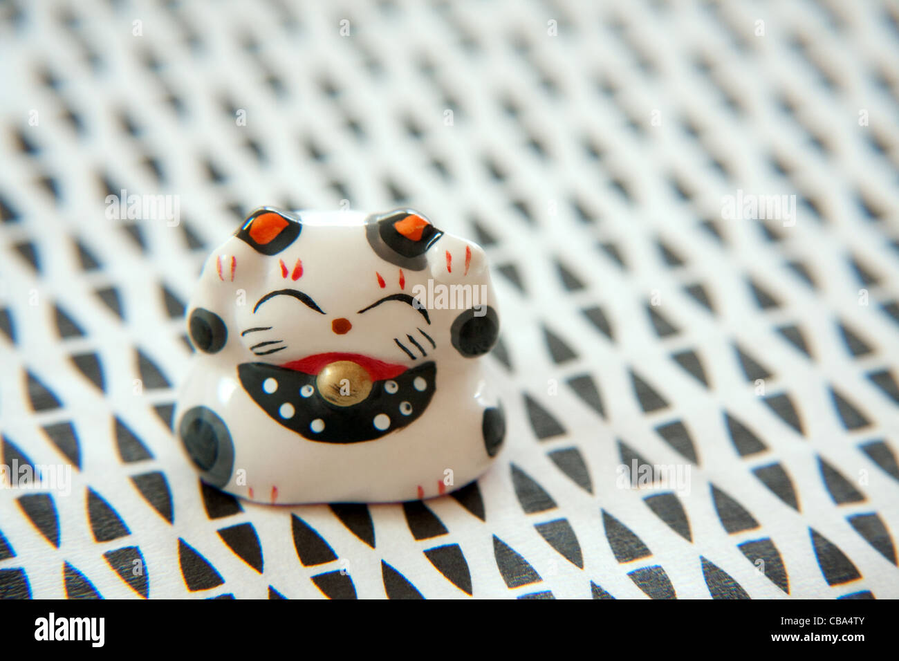 Chinese lucky cat maneki neko hi-res stock photography and images - Alamy