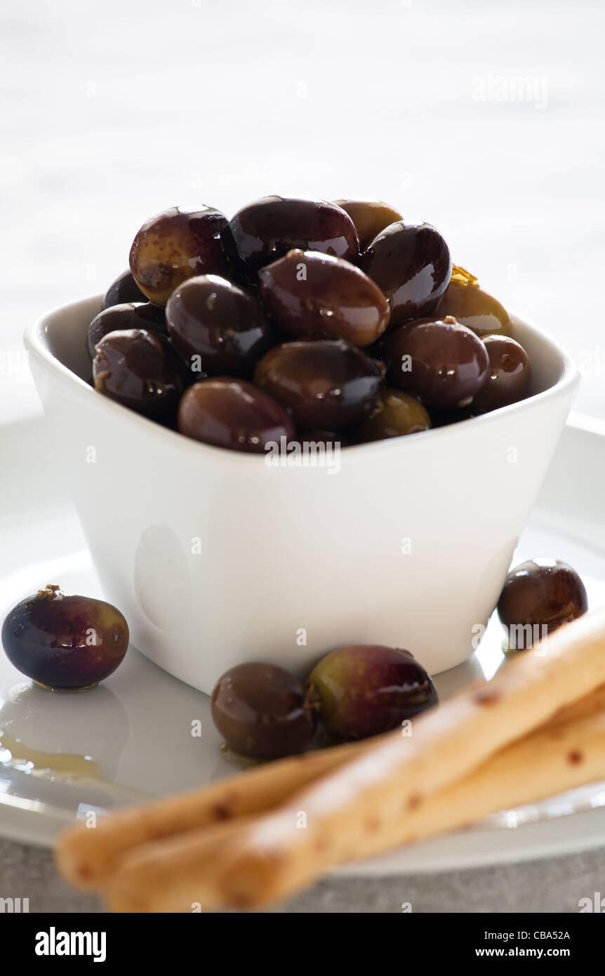 Close up photograph of fresh olives in a bowl Stock Photo - Alamy
