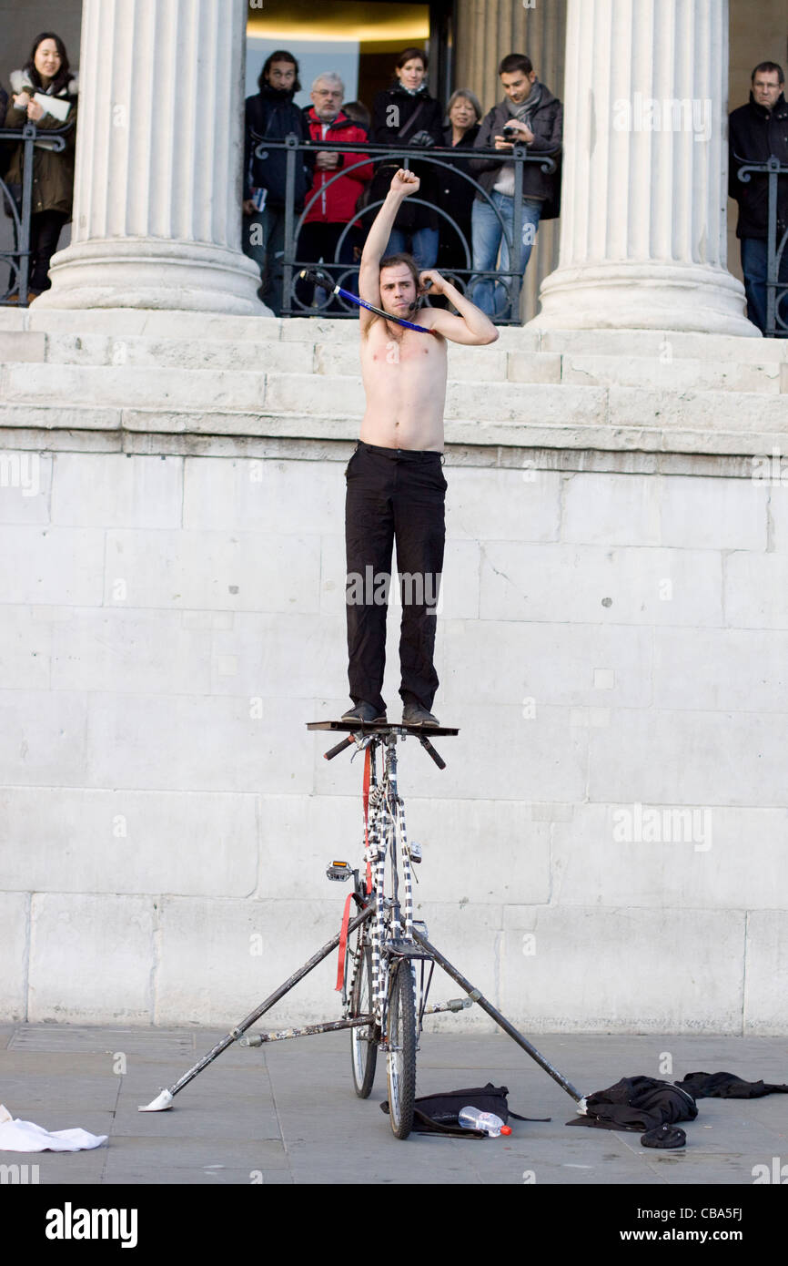 Contortionist hi-res stock photography and images - Alamy