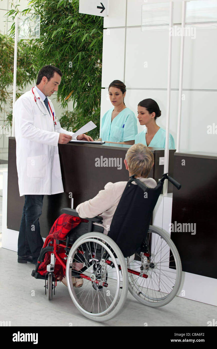 Hospital reception hi-res stock photography and images - Alamy