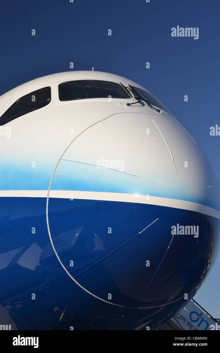 Boeing 787 cockpit hi-res stock photography and images - Alamy