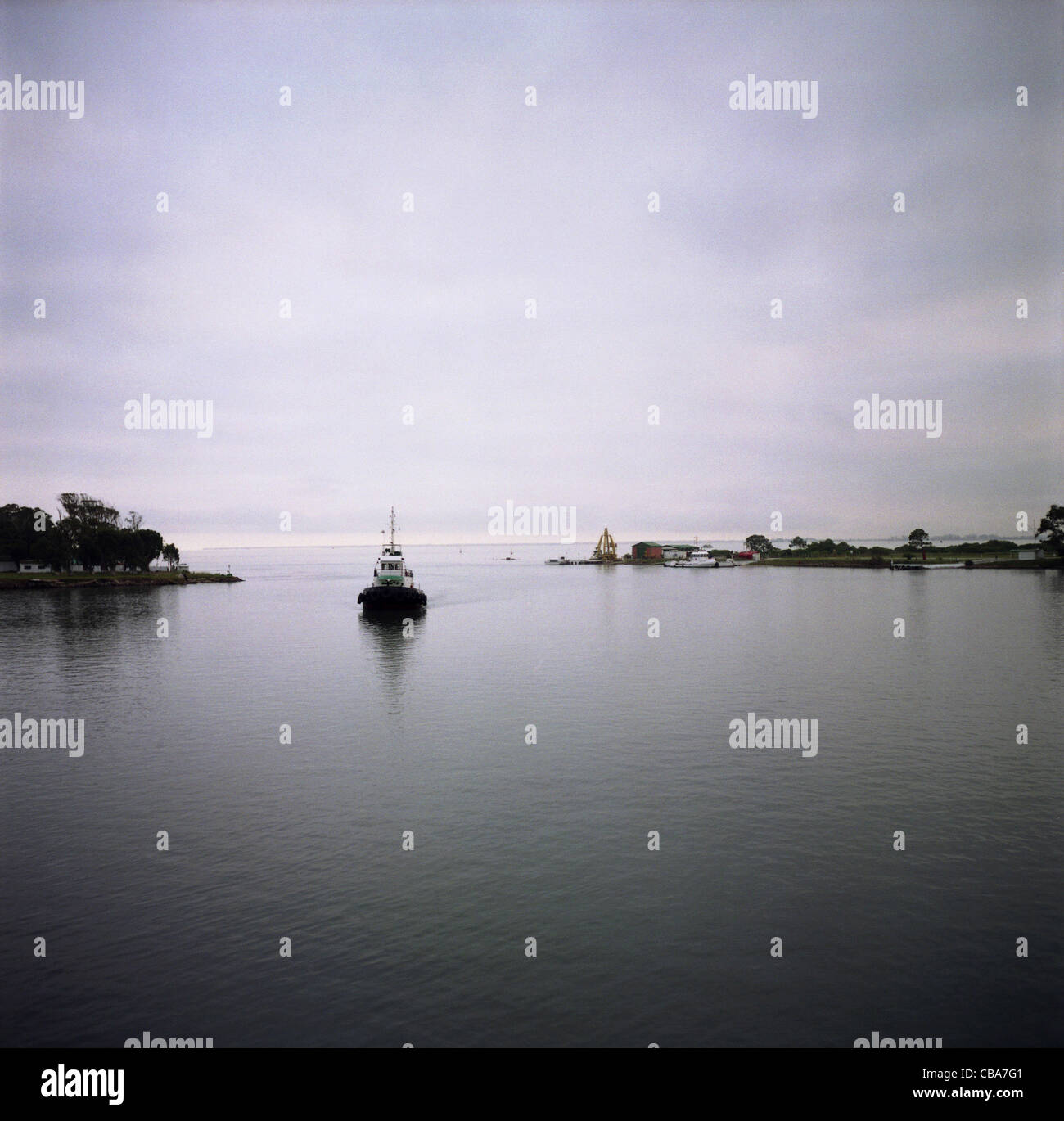 Ship coming into port hi-res stock photography and images - Alamy