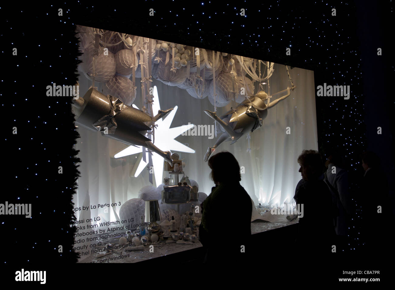 Selfridges department store, Christmas shop window display, Oxford ...