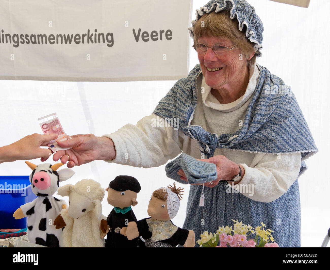 Dutch costume woman hi-res stock photography and images - Alamy