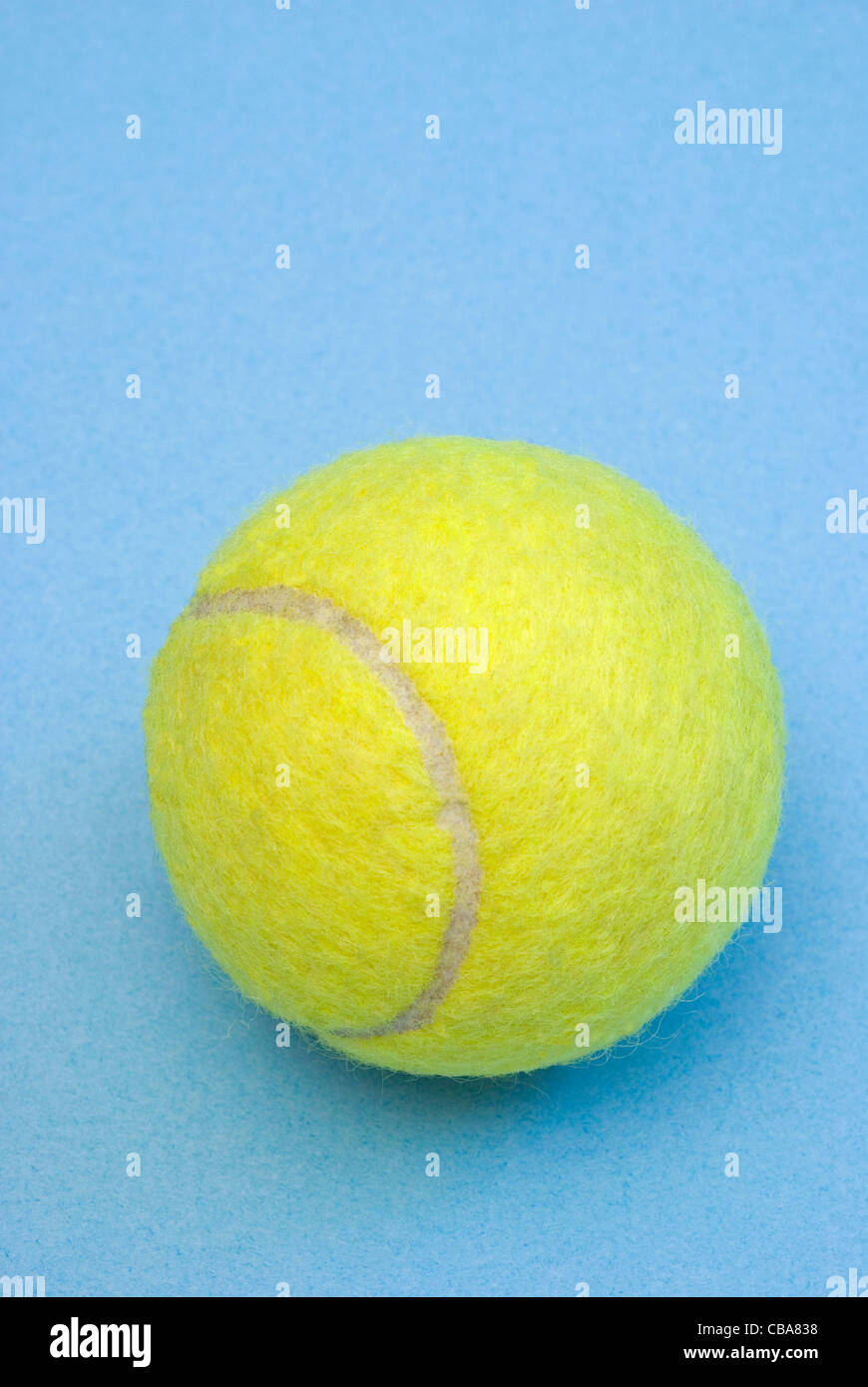 Single tennis ball hi-res stock photography and images - Alamy