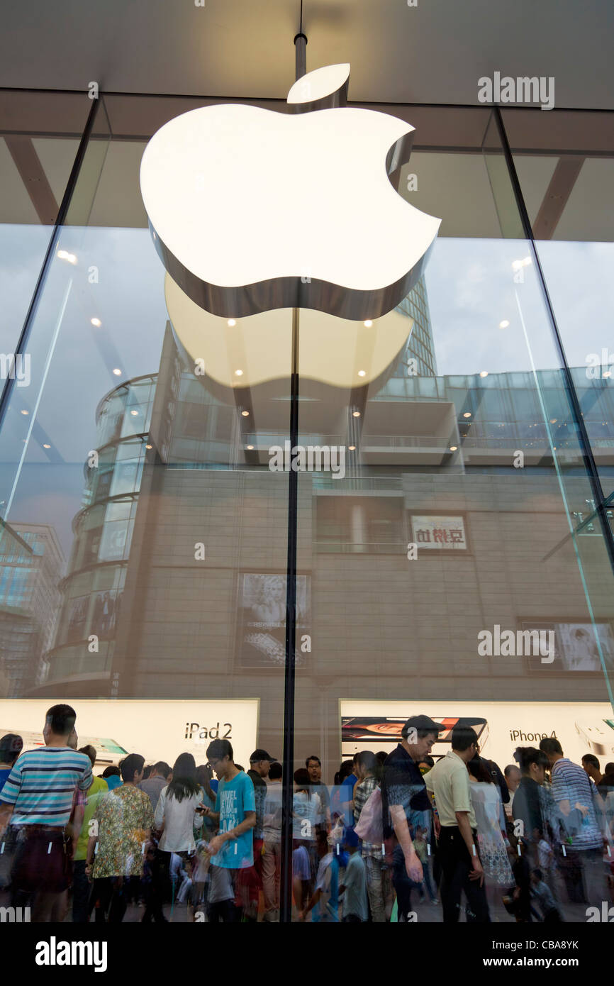 crowded Apple store on Nanjing Road Shanghai PRC, People's Republic of ...