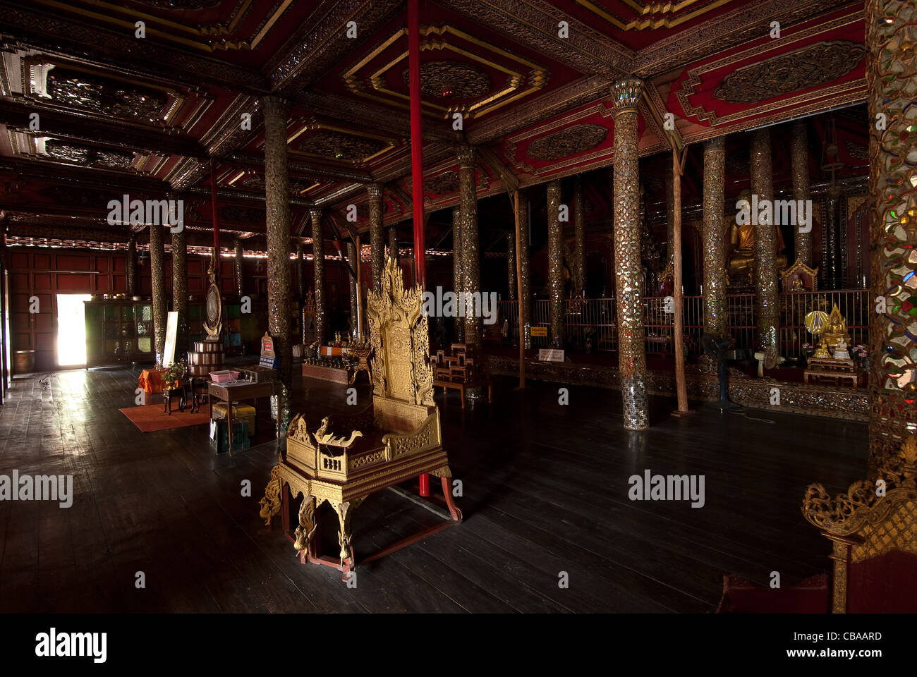 Wat Si Rong Meuaung. Lampang. Thailand Stock Photo - Alamy