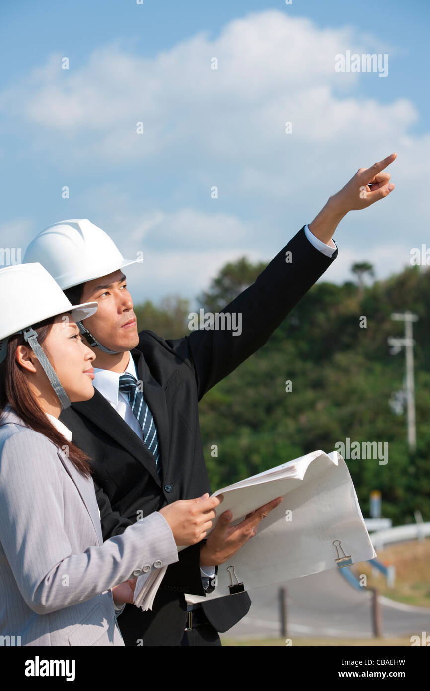 Two young male construction hi-res stock photography and images - Alamy