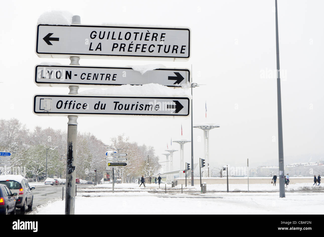 Lyon, France: Snow covers the banks of the River Rhône near Pont de la ...