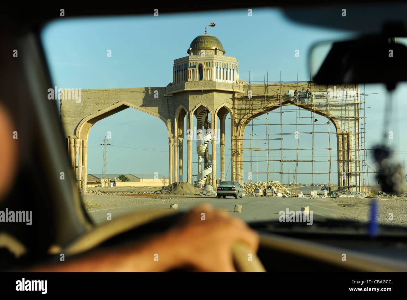 Iraq, Tikrit city gate under repair Stock Photo - Alamy