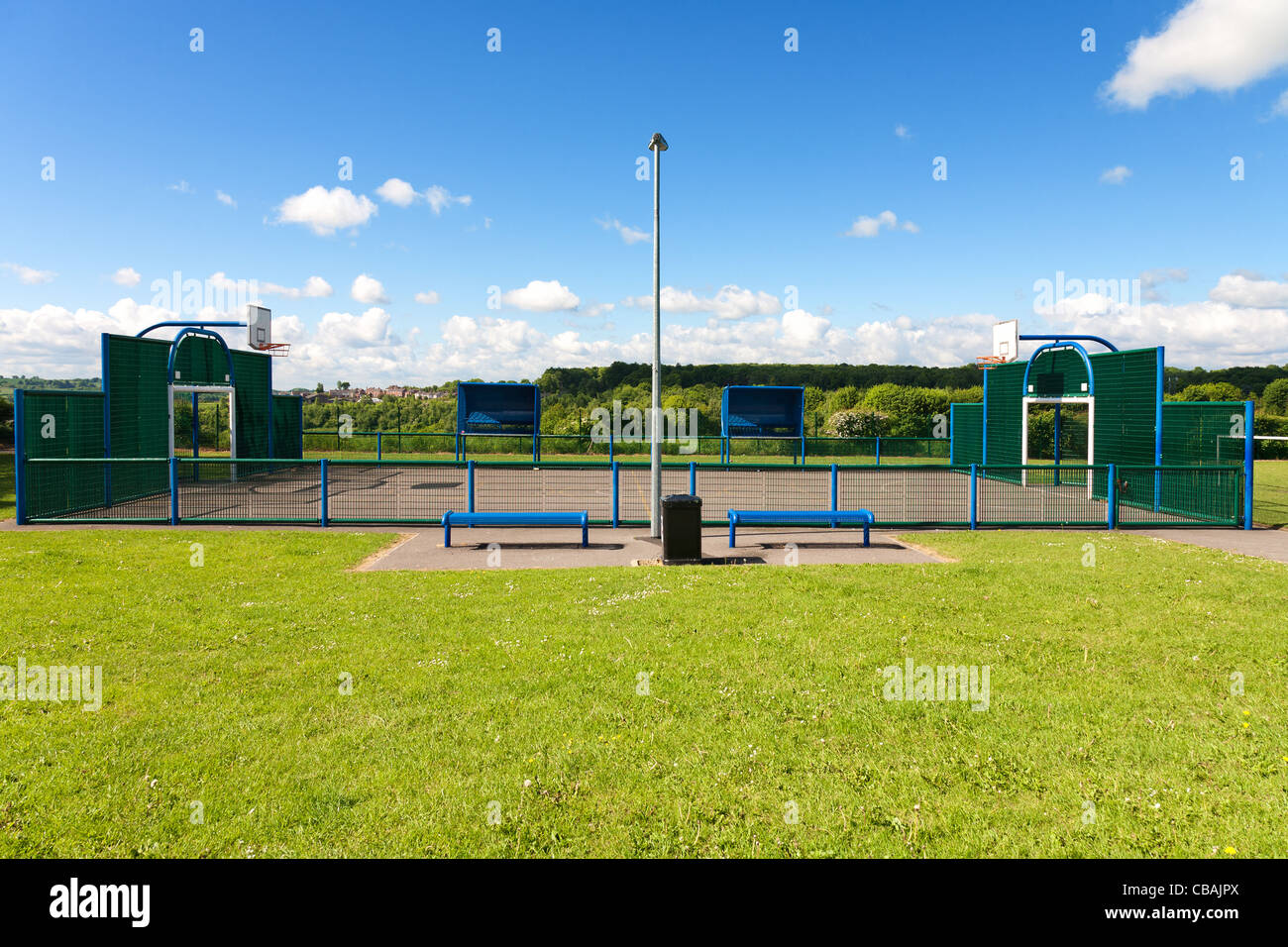 Empty basketball court uk hi-res stock photography and images - Alamy