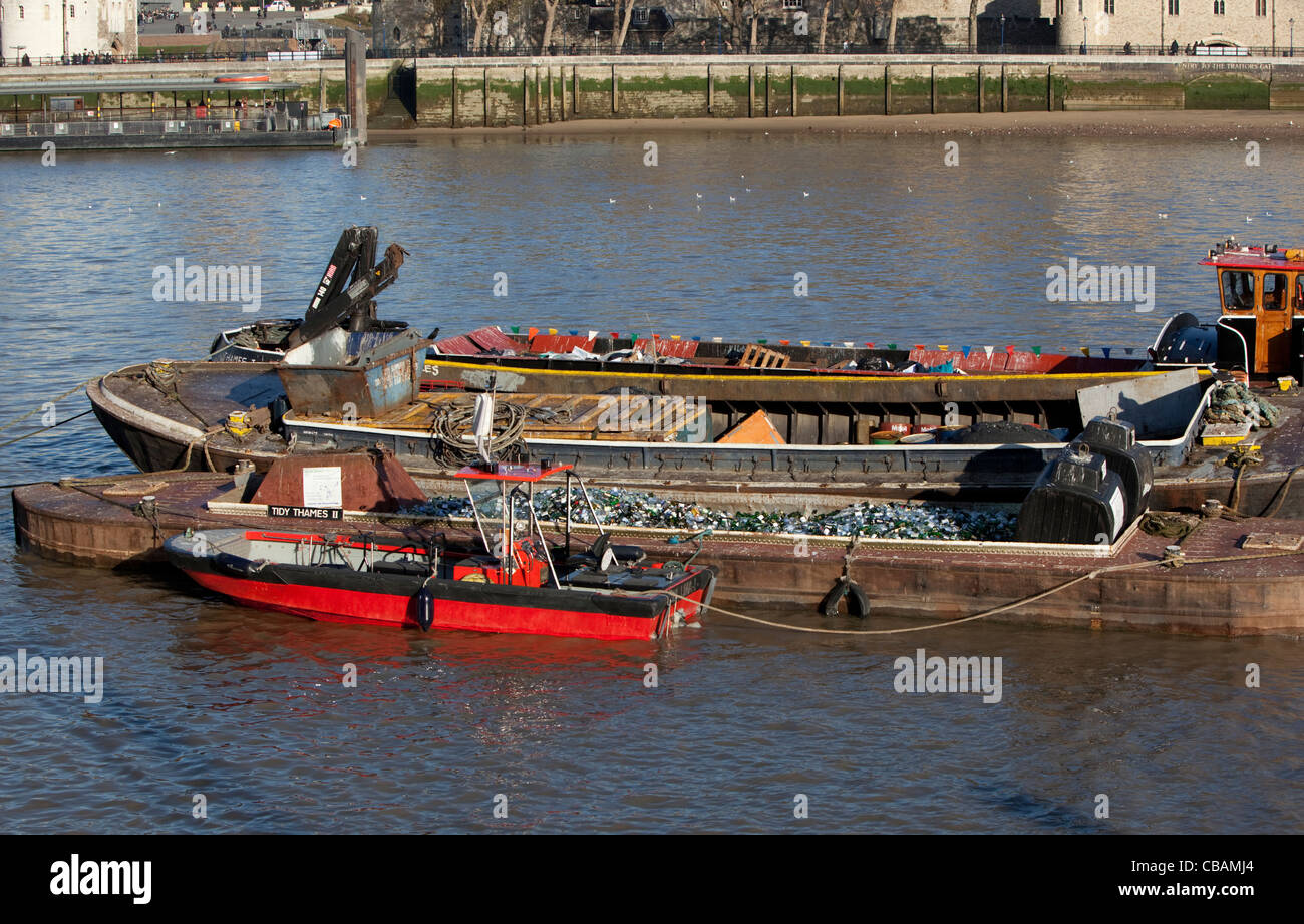 Cleaning barge hi-res stock photography and images - Alamy