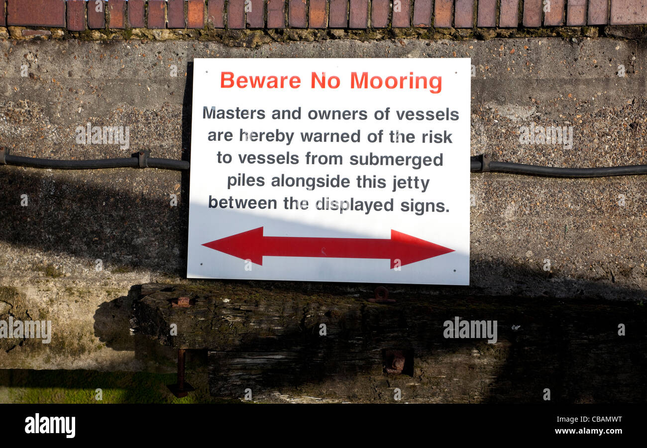 Mooring sign hi-res stock photography and images - Alamy