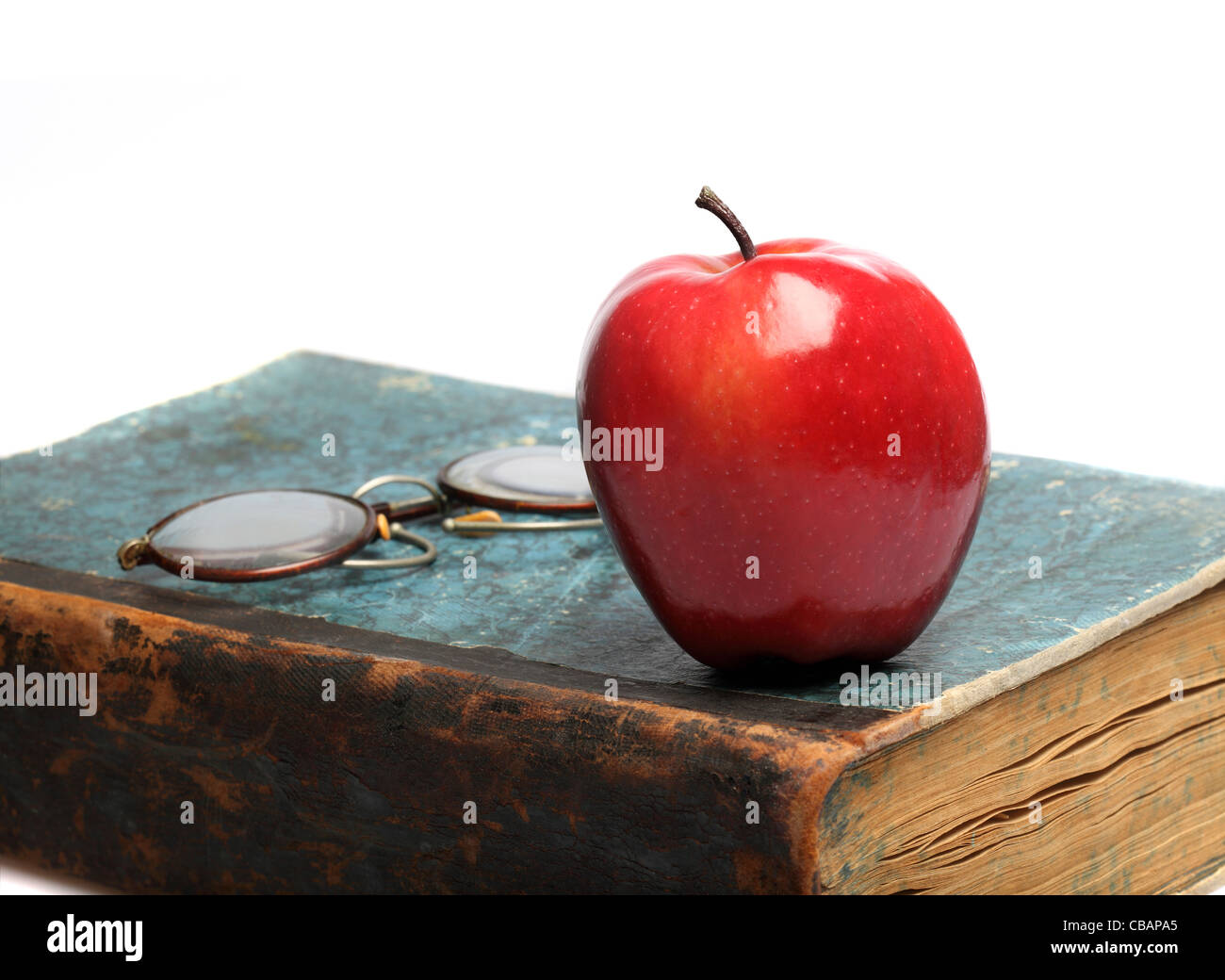 book & red apple Stock Photo - Alamy