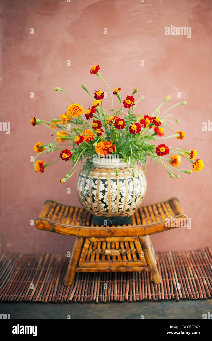 Flowers in Asian motif setting Stock Photo - Alamy