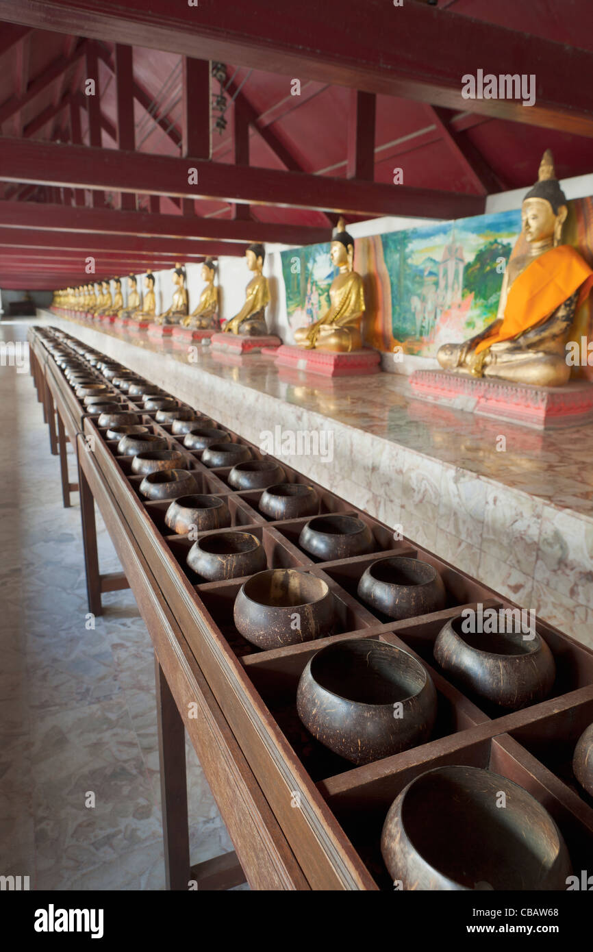 Religious wooden statues hi-res stock photography and images - Alamy