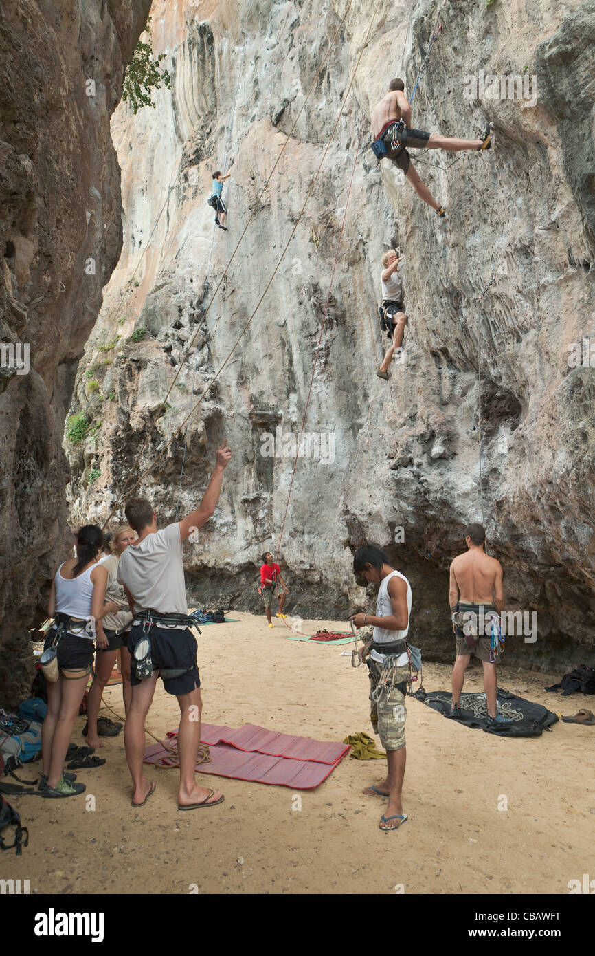 Railay beach hi-res stock photography and images - Alamy