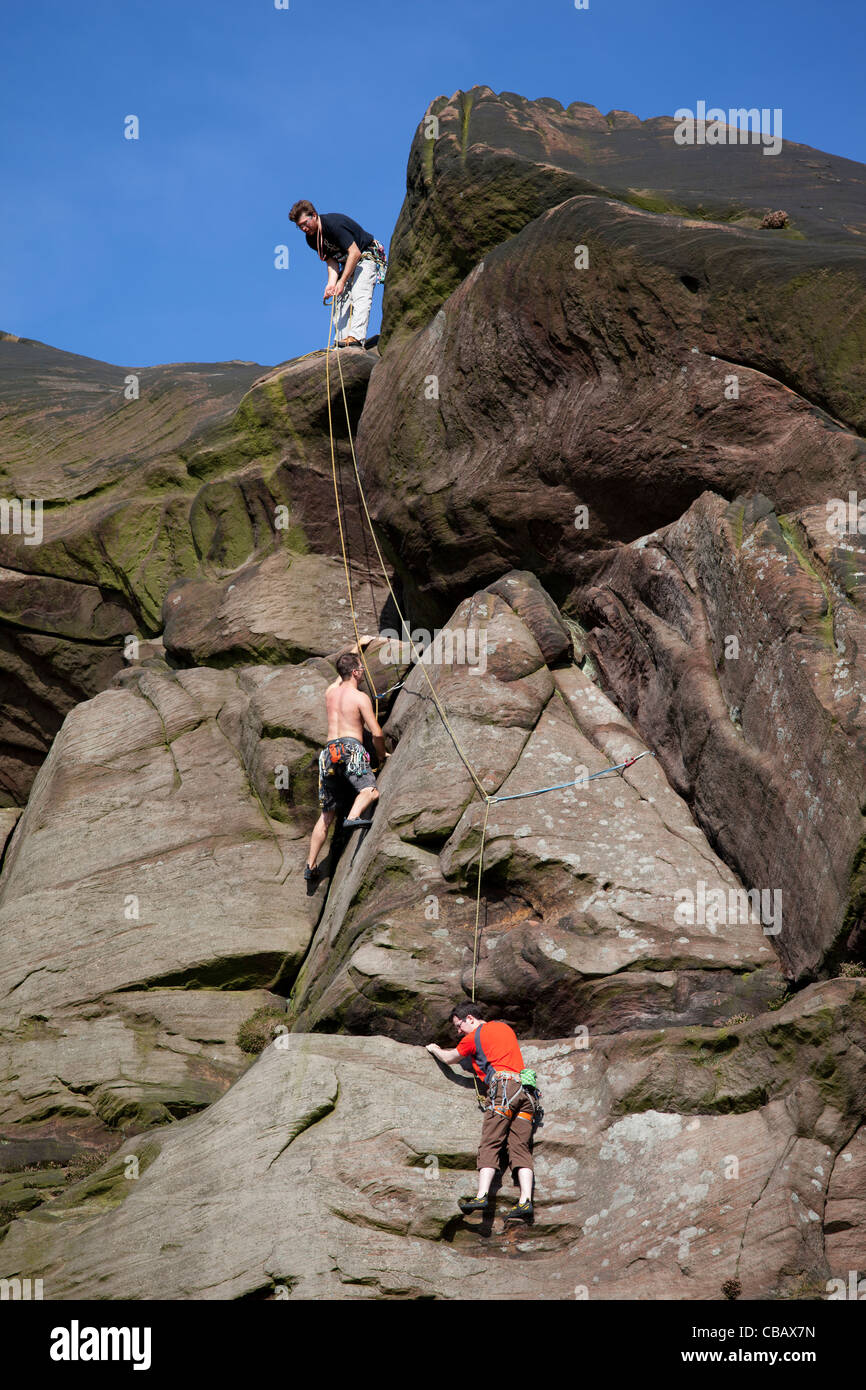 rock-climbers-tackling-the-gritstone-escarpment-at-the-roaches-in-the