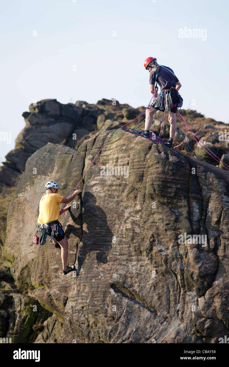 rock-climbers-tackling-the-gritstone-escarpment-of-the-roaches-in-the