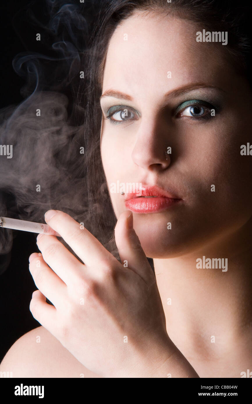 Brunette girl smoking cigarette hi-res stock photography and images - Alamy