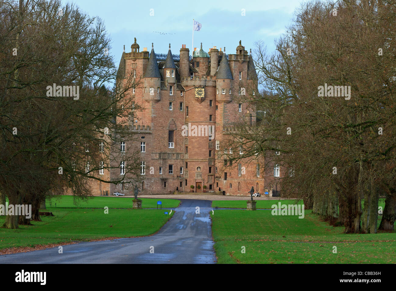 The queen mother glamis castle hi-res stock photography and images - Alamy