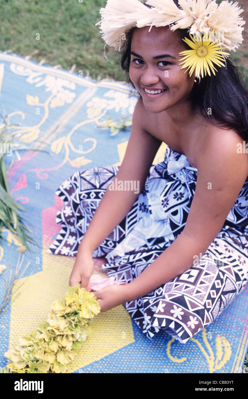 Traditional cook islands lei hi-res stock photography and images - Alamy