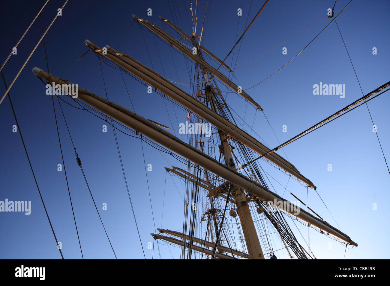 Old Ship tackles on the frigate Stock Photo - Alamy