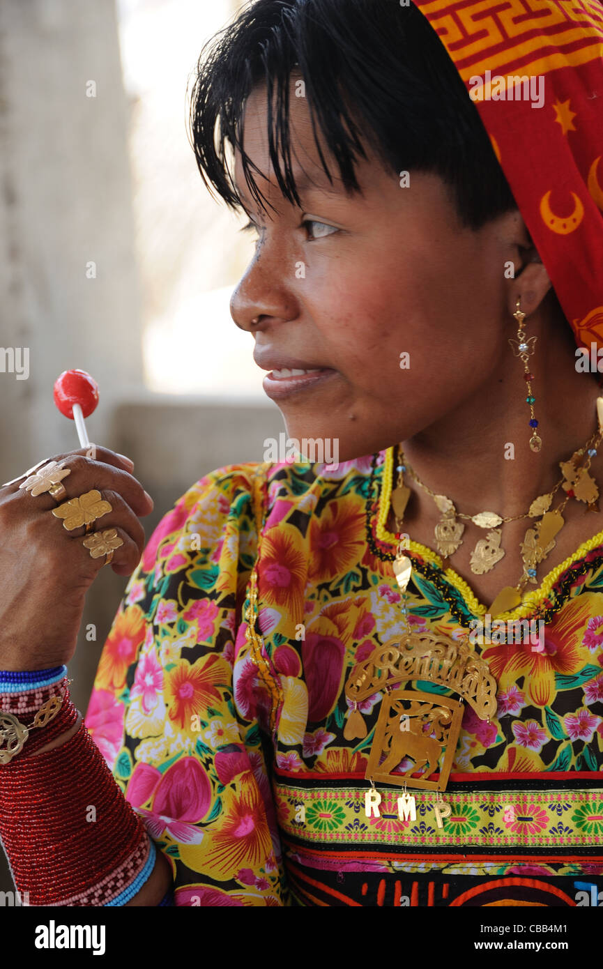 Mujer amerindia hi-res stock photography and images - Alamy