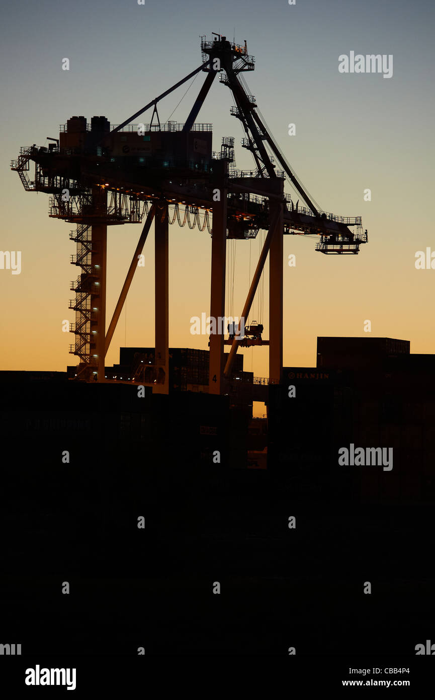 Shipping container crane hi-res stock photography and images - Alamy