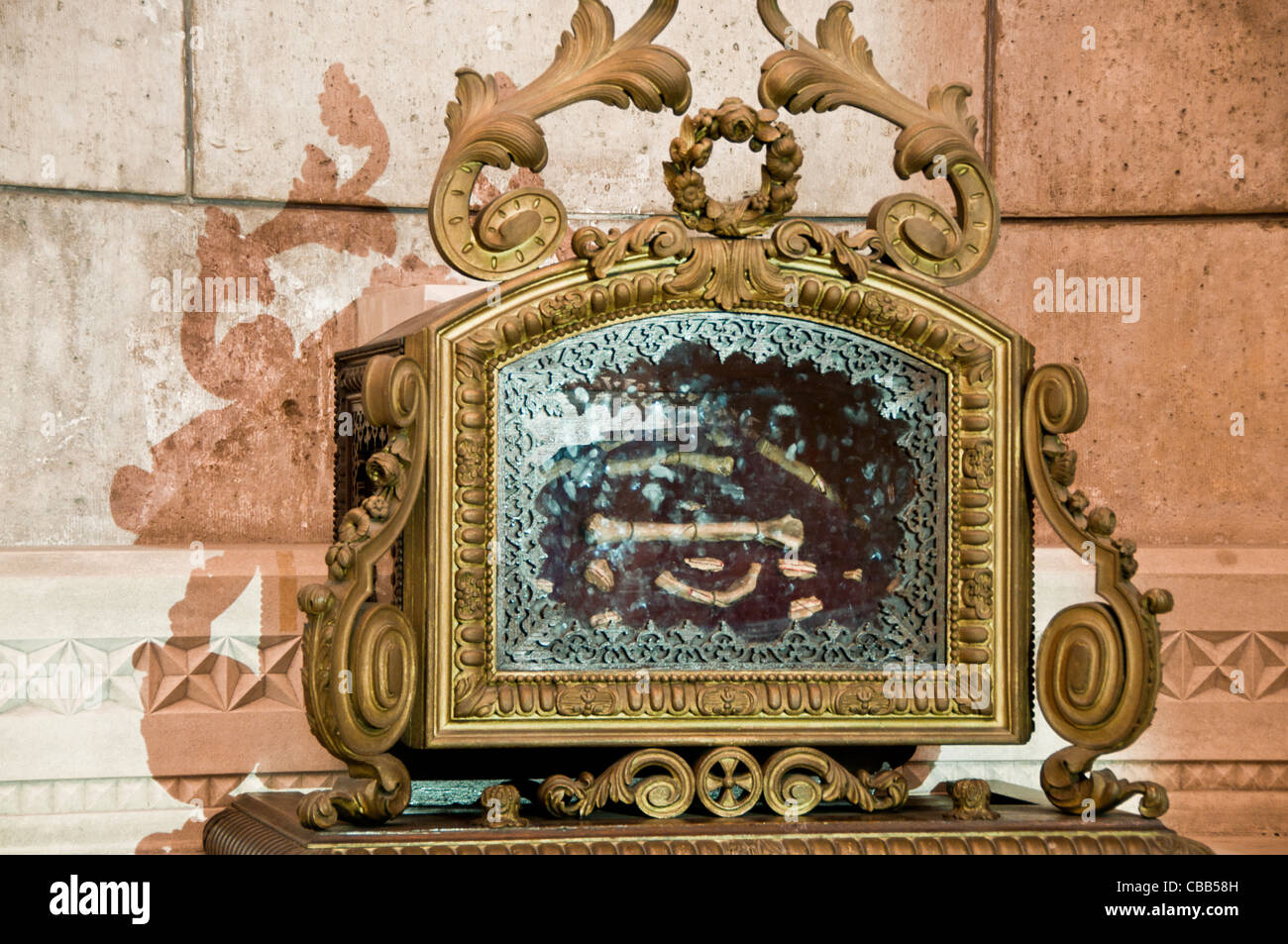 Reliquary casket hi-res stock photography and images - Alamy