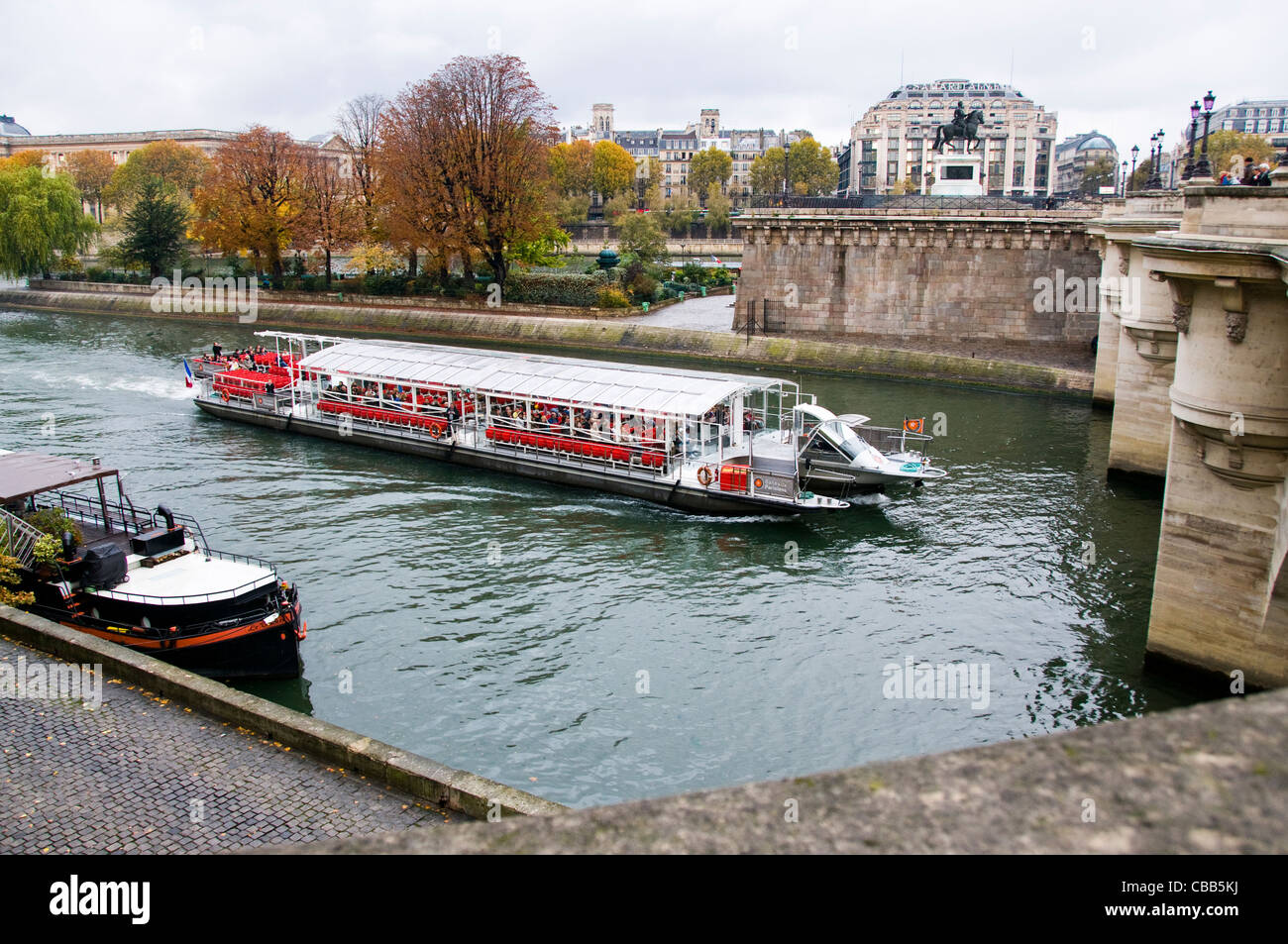 Batobus boats Paris France Seine river Stock Photo - Alamy