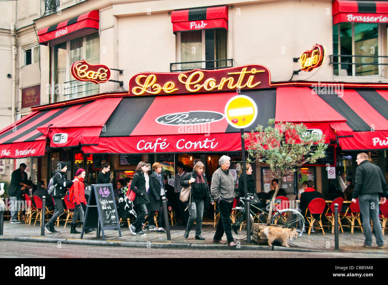 Outdoor cafe restaurant paris hi-res stock photography and images - Alamy