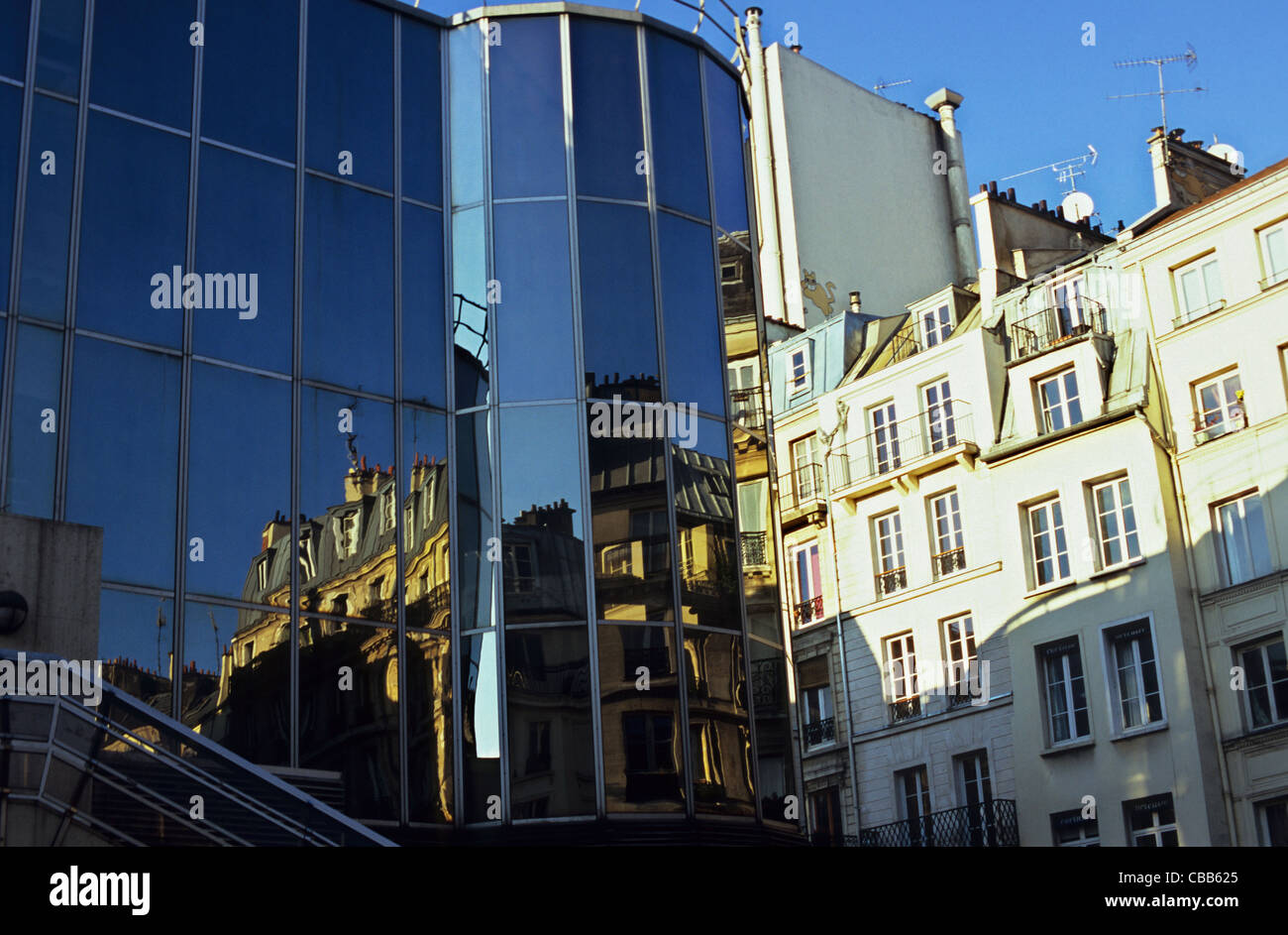 Old buildings reflected in modern glass walls of Les Halles, Paris ...