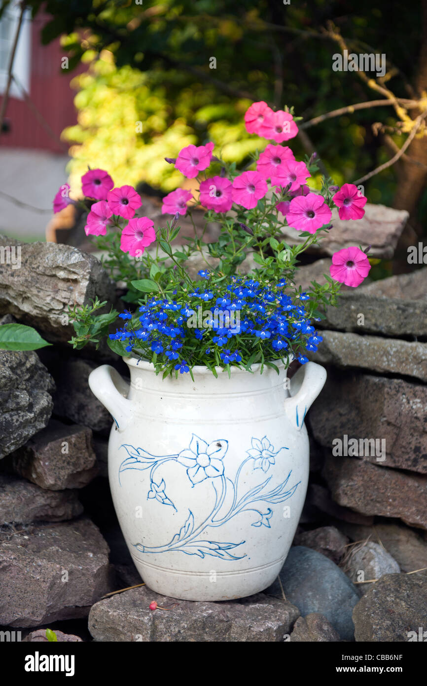 Garden flower pot Stock Photo - Alamy