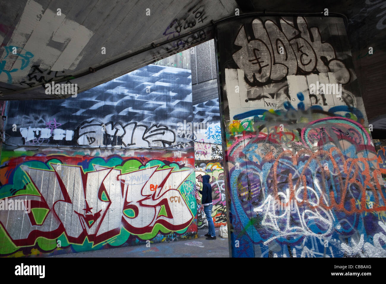 England, London, Southbank, Graffiti Artist at Work under the Queen ...