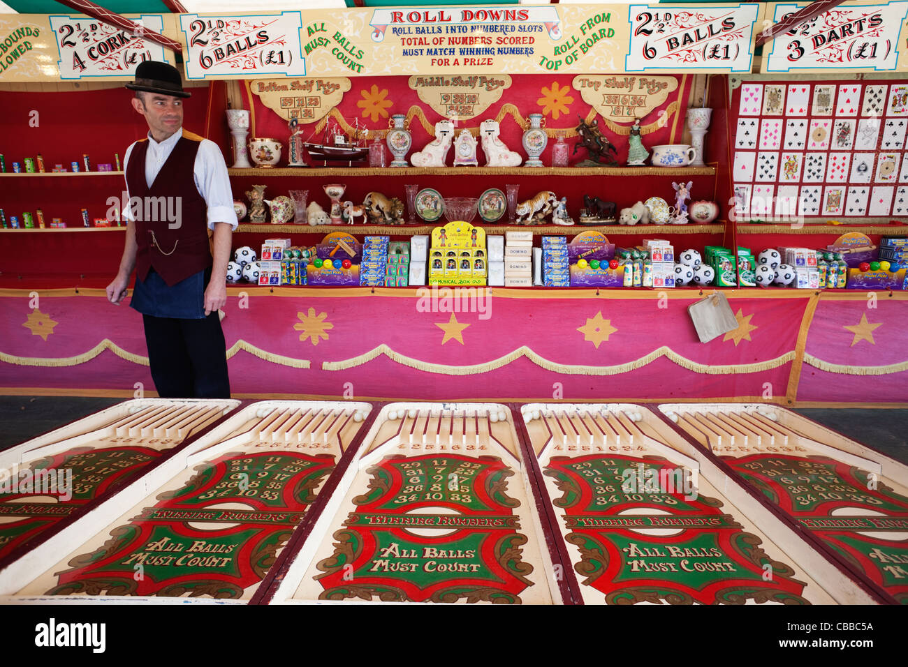 England, Traditional Fairground Ball Game Stock Photo - Alamy