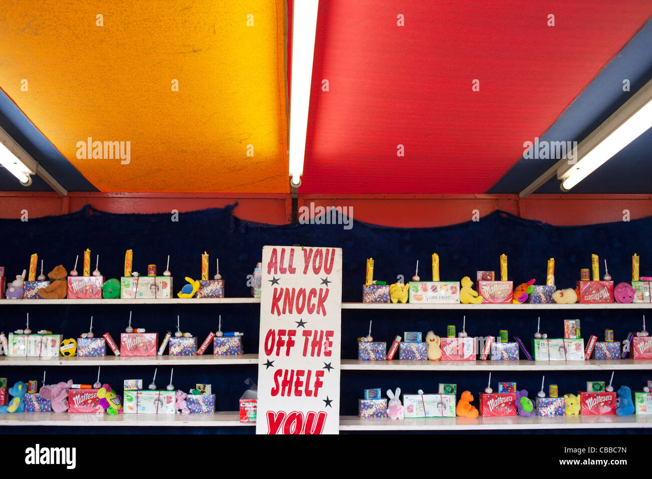 England, Traditional Fun Fair Games Stall Stock Photo - Alamy