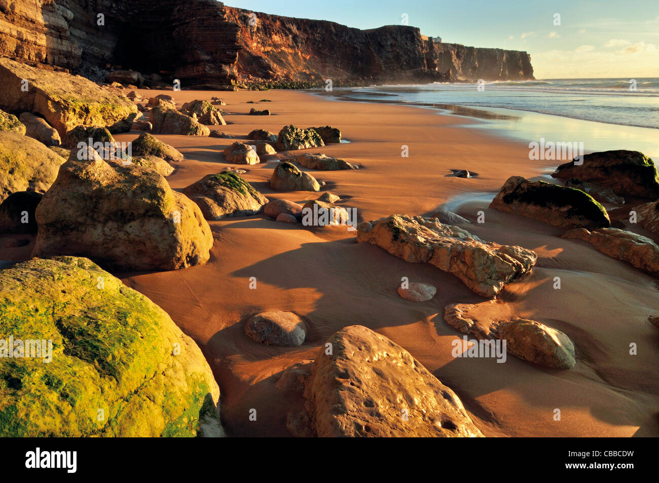 Portugal, Algarve: Winter sun at beach Praia do Tonel in Sagres Stock ...