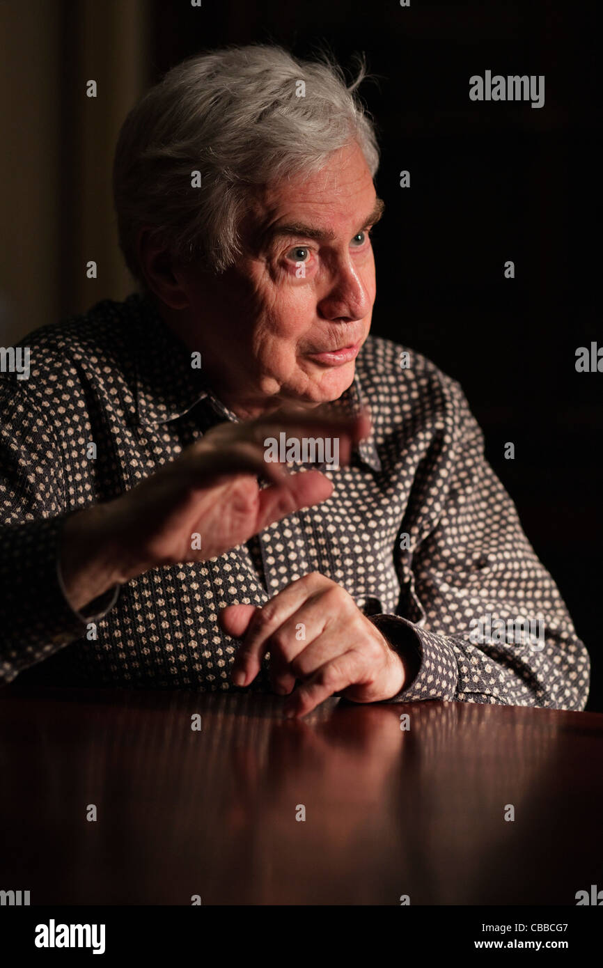 Popularizer hi-res stock photography and images - Alamy