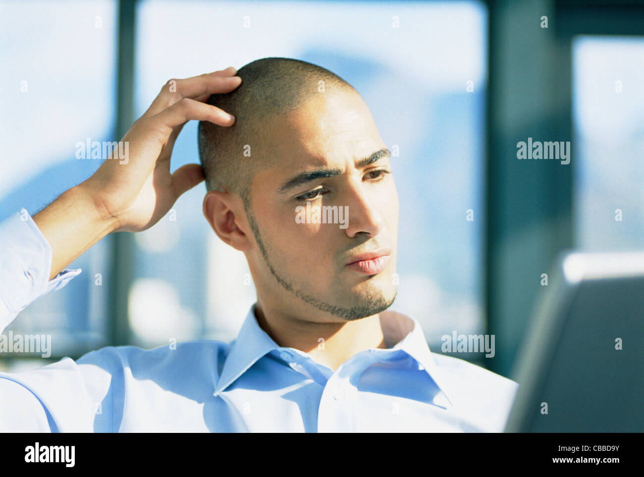 Man scratching head in office hi-res stock photography and images - Alamy