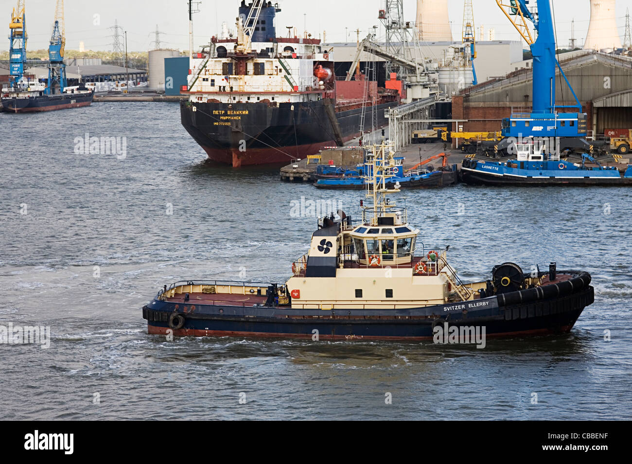 Tug Boat at Hull Port Stock Photo - Alamy