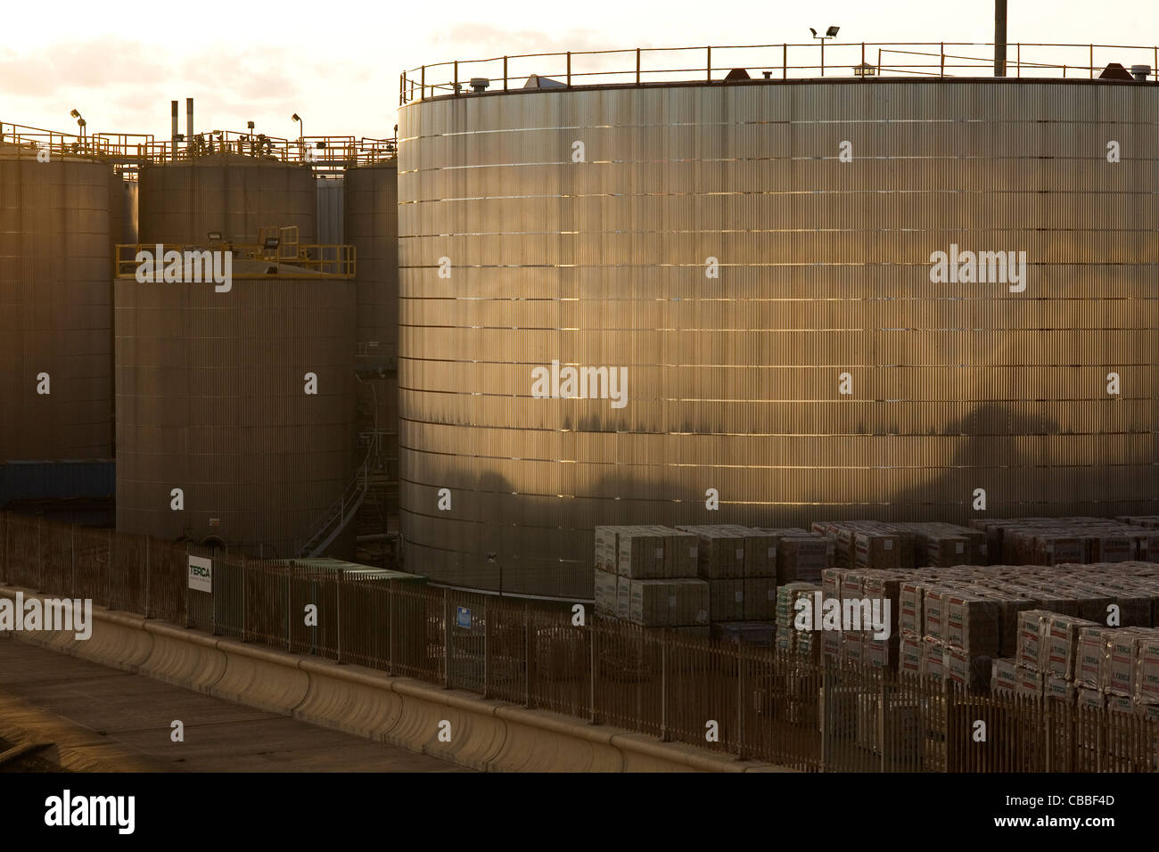 Storage Silo Hull Port Stock Photo - Alamy
