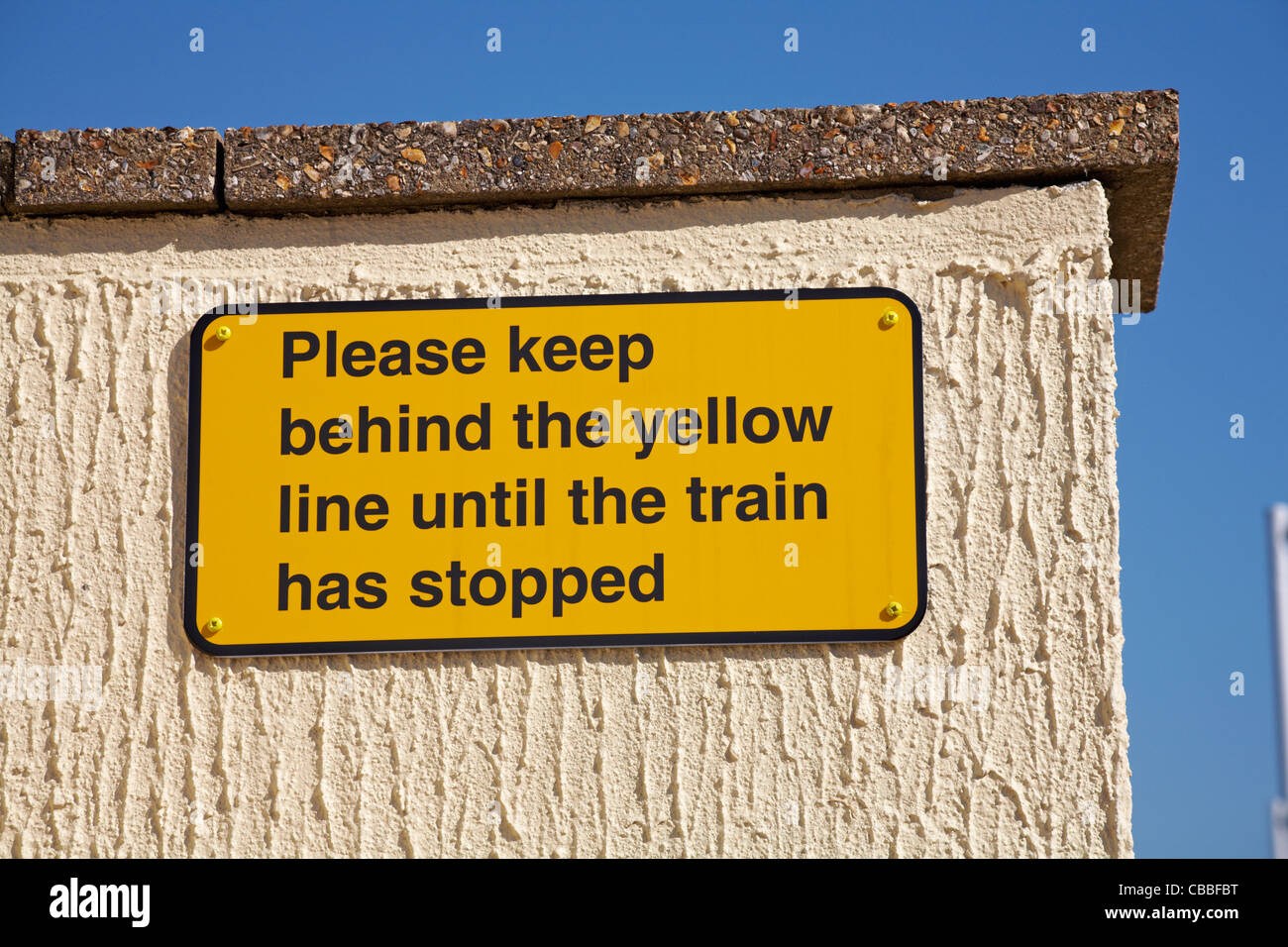 Yellow safety line on platform hi-res stock photography and images - Alamy