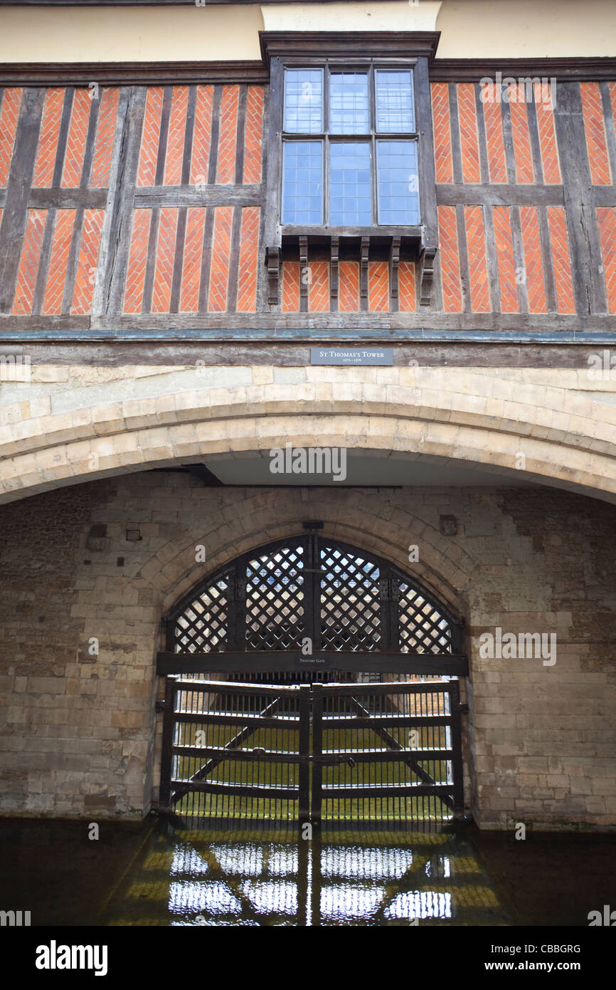 Tower of london traitors gate hi-res stock photography and images - Alamy