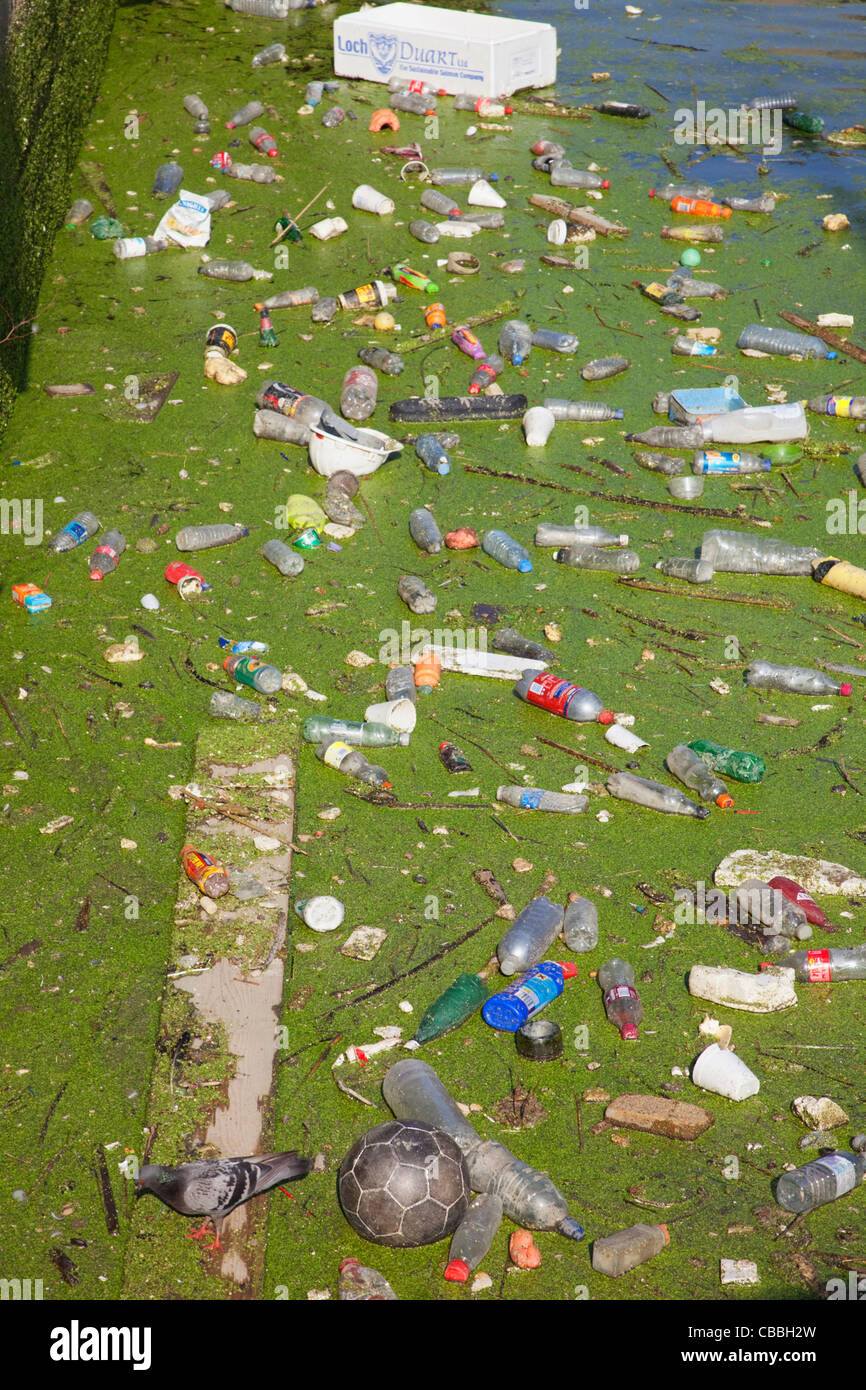 England, London, Pollution in the River Thames Stock Photo - Alamy