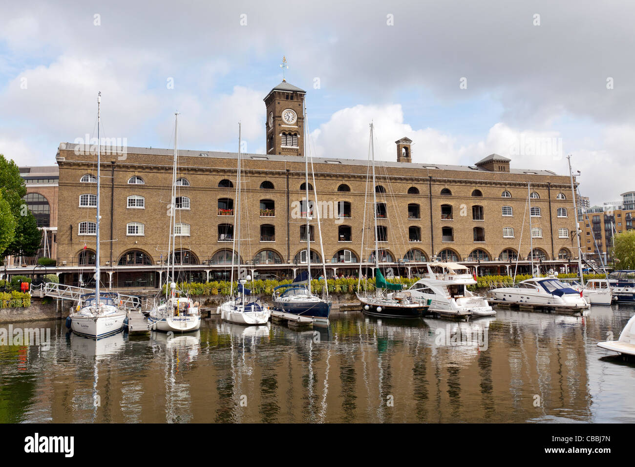 Ships london docks hi-res stock photography and images - Alamy